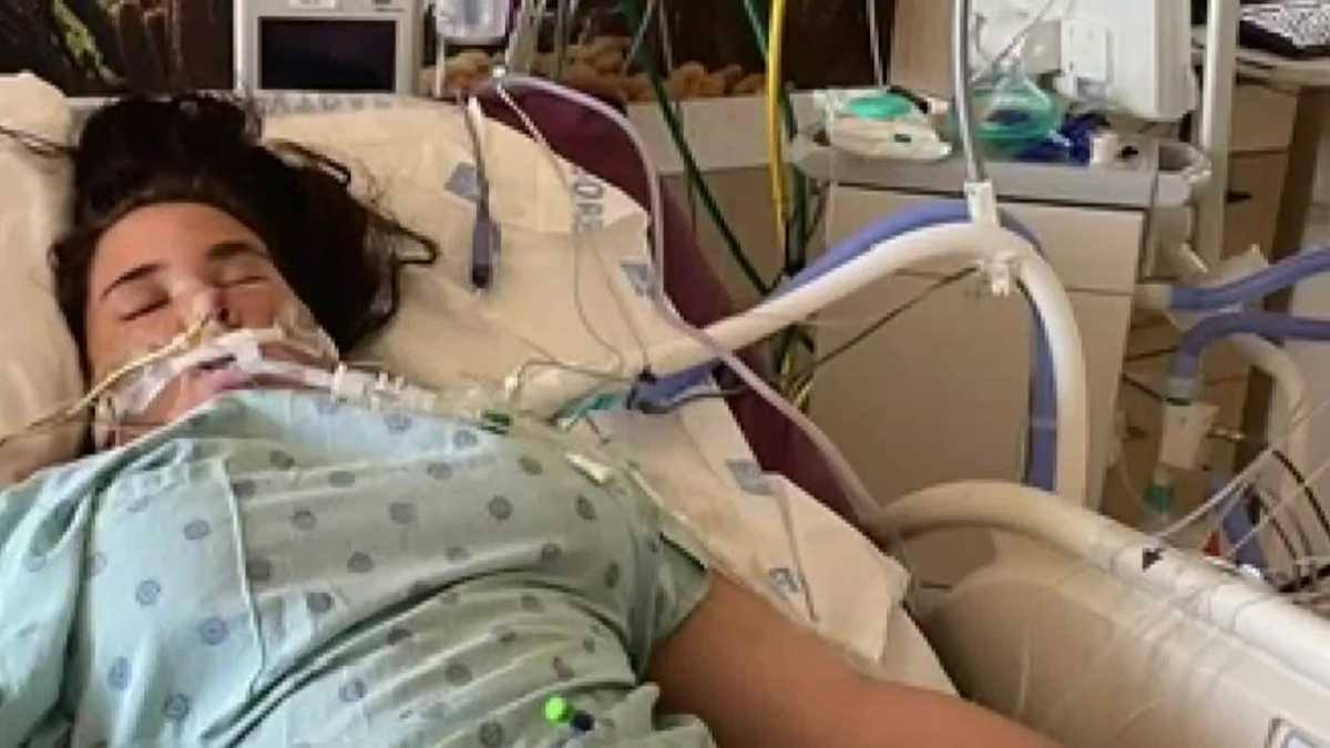 Mother who has been living in daughter's ICU room tears up at the sight ...
