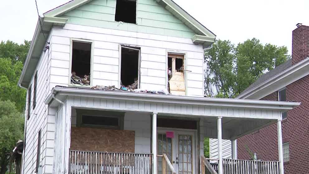 Woman dies in house fire in Jeannette, Pennsylvania