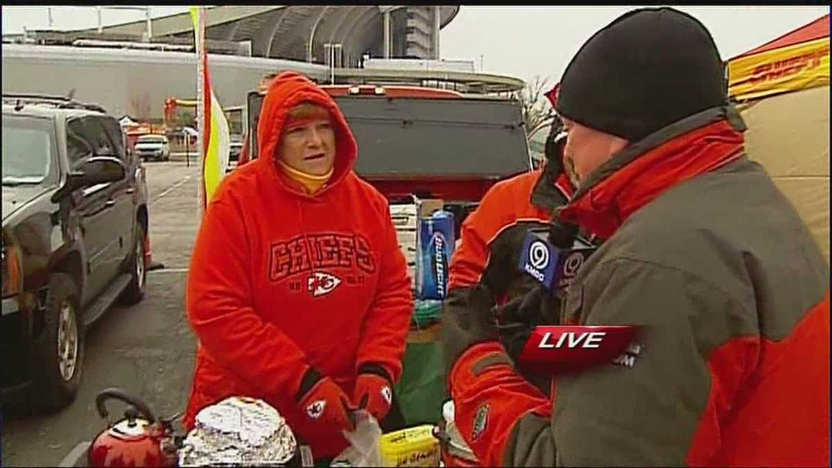 Hardy Chiefs fans brave cold for game day rituals