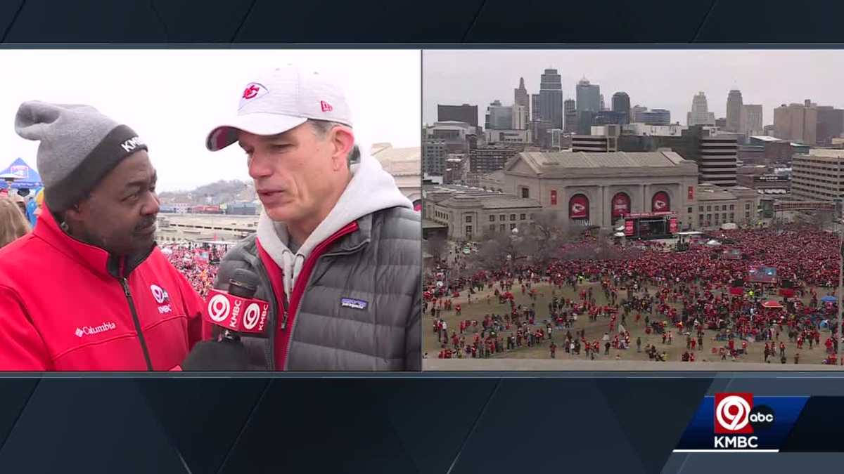 Kansas City Chiefs Trent Green joins Bryan Busby at Super Bowl parade