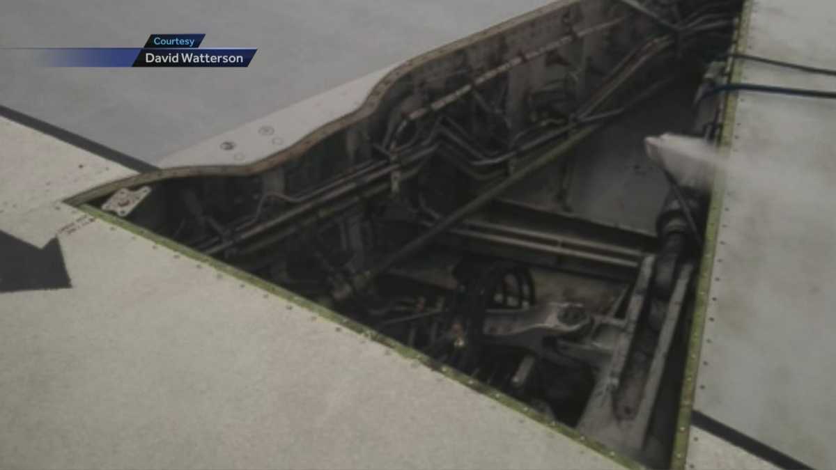 Commercial flight loses part of wing during flight