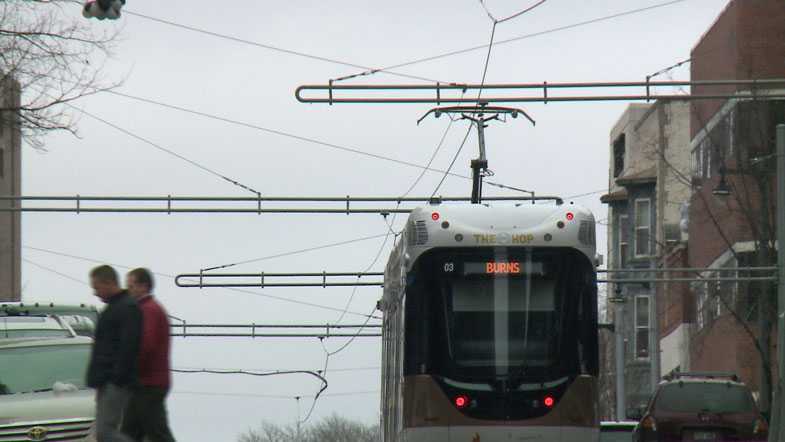 Freezing rain on power lines causes streetcar to shut down