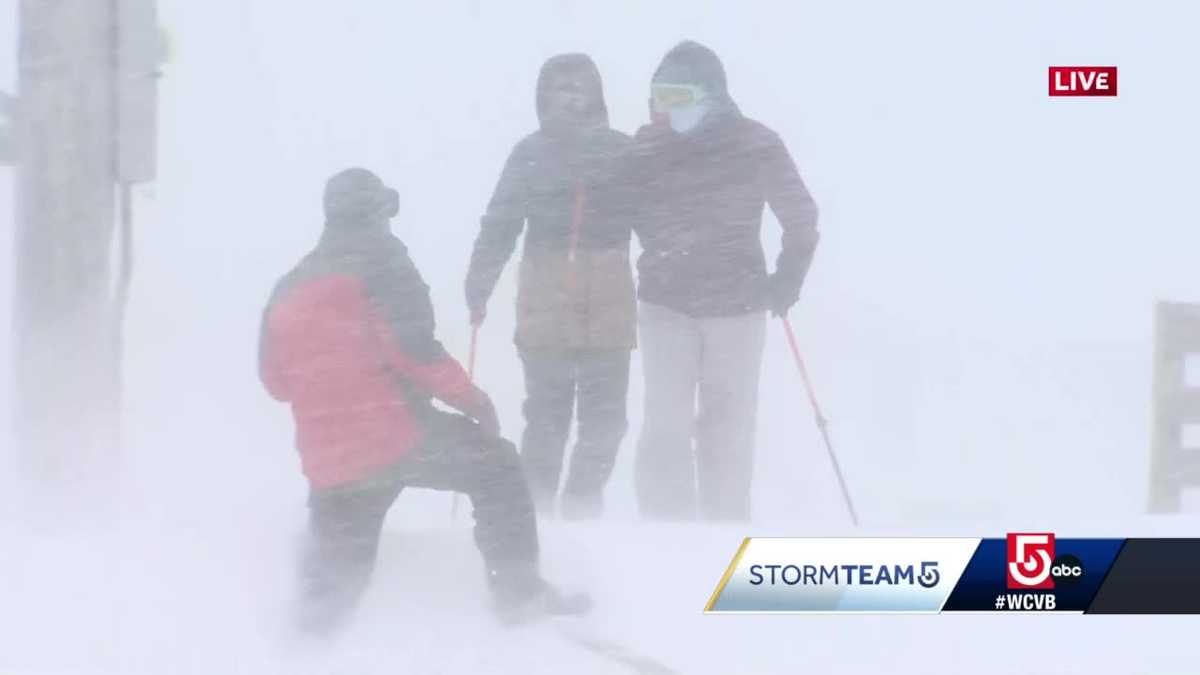 'It's the craziest one I've seen;' Snowshoers trek through storm in Quincy
