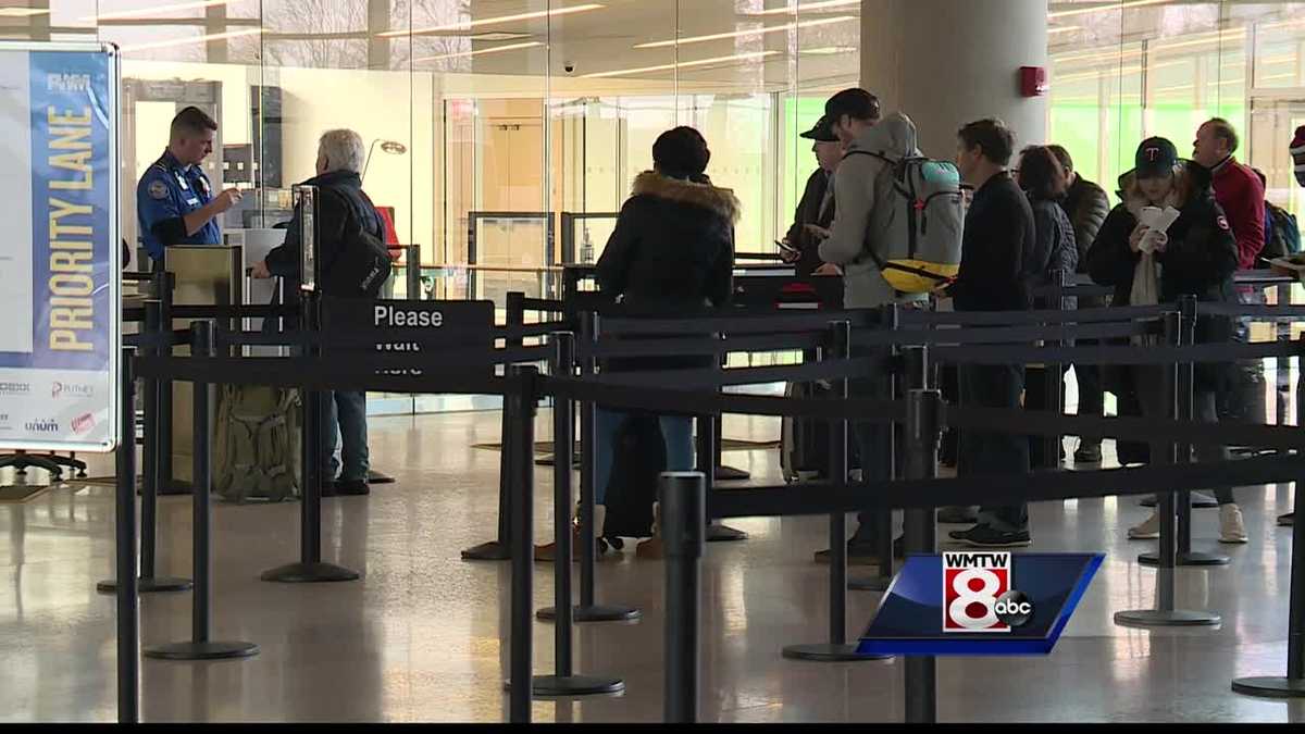 Airport TSA offers tips on smooth security checks
