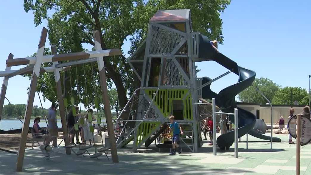 Des Moines' Gray's Lake opens new playground, splash pad