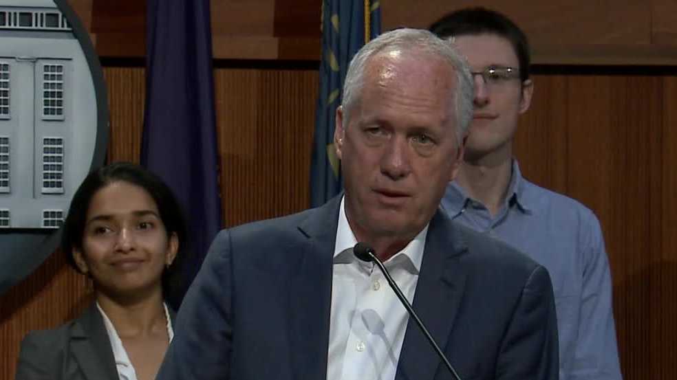 Louisville Mayor signs executive order hoping for cleaner air by 2040