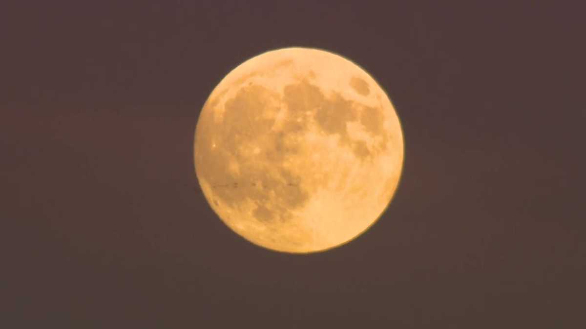 October supermoon: When to see this year's closest supermoon in Iowa