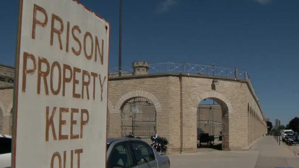 Governor eases lockdowns at Wisconsin prisons amid lawsuit
