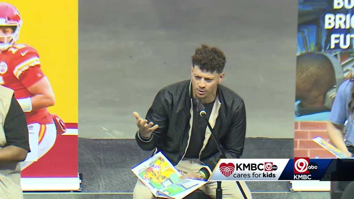 Patrick Mahomes reads to 2,000 Kansas City students with Lead to Read
