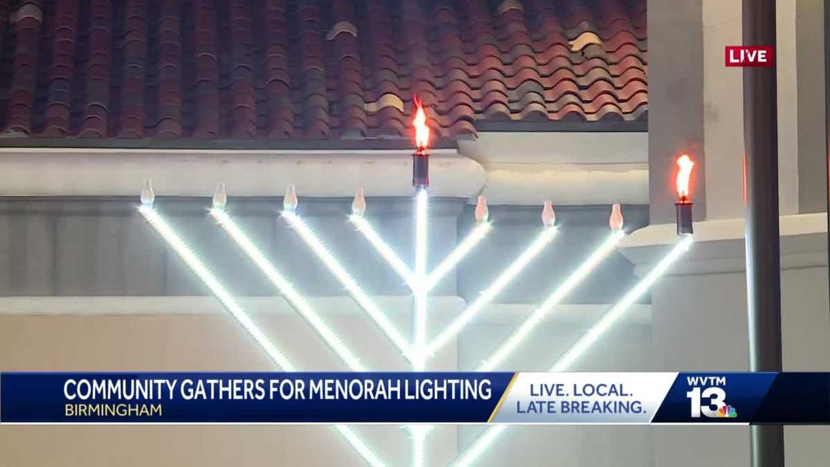 Summit shopping center hosts menorah lighting ceremony