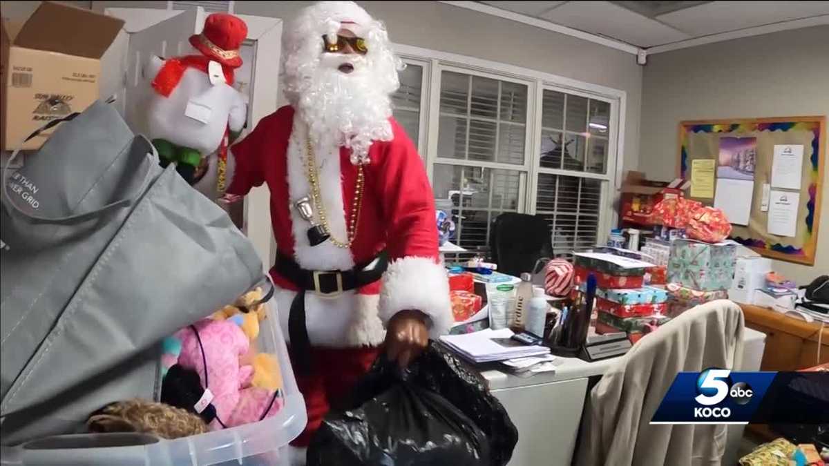 Self-proclaimed 'Santa in the Hood' gives back to community