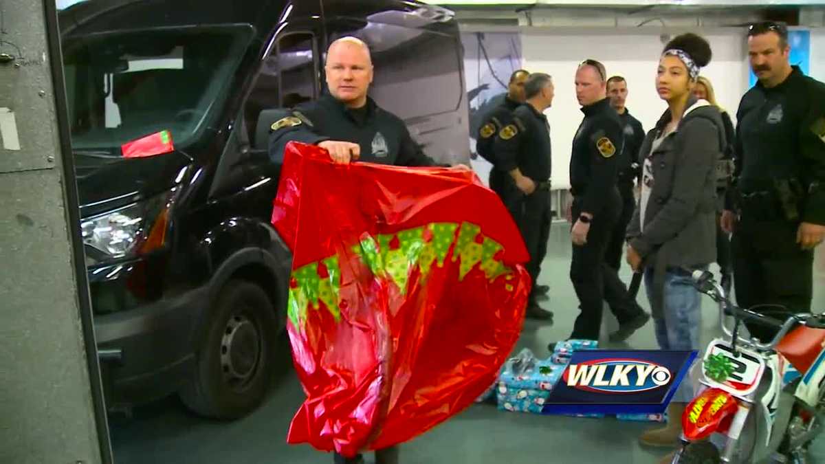 LMPD SWAT team gives kids special Christmas delivery LMPD SWAT team gives kids special Christmas delivery