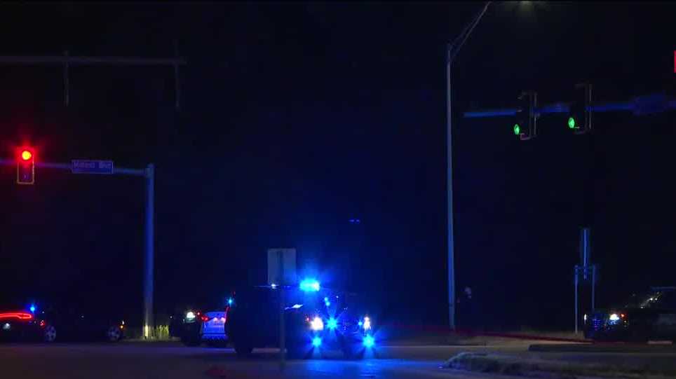 Fort Smith police shoot man threatening them, department says