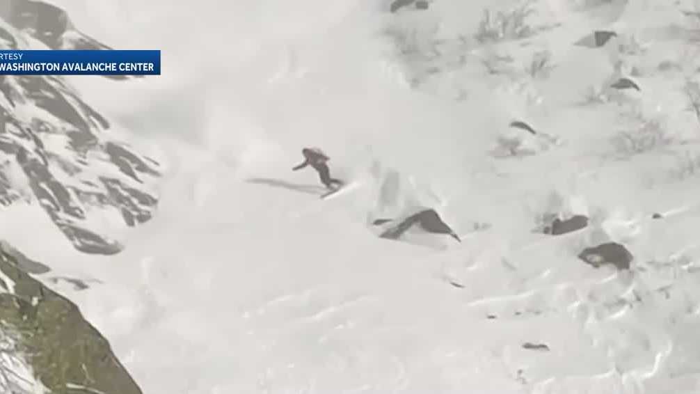 Video shows snowboarder escaping avalanche on Mount Washington