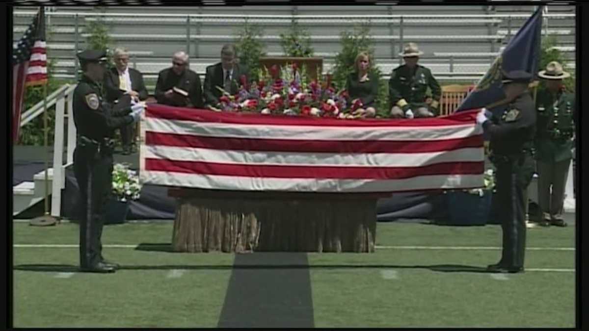 Thousands honor Officer Stephen Arkell