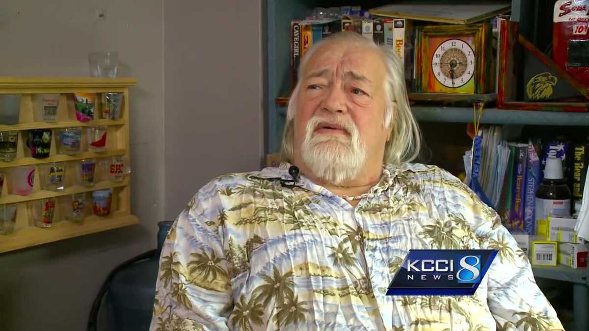 Officer, good Samaritan return wallet to disabled veteran