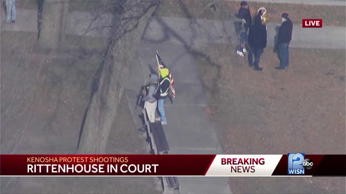 Video: Armed Rittenhouse supporters gather outside courthouse