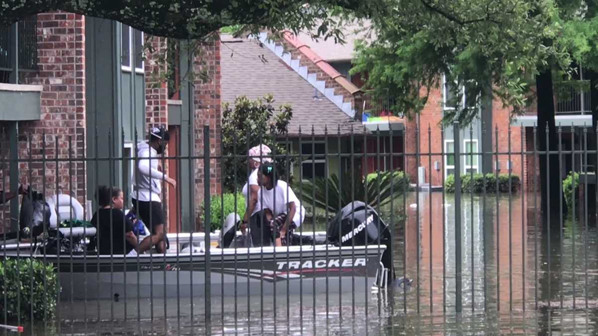More than 250 people rescued in Baton Rouge after 13 inches of rain ...
