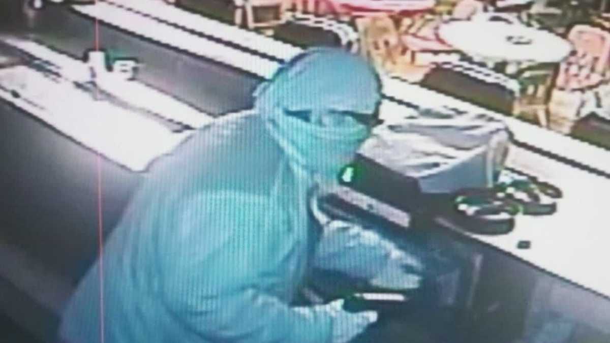 ACSO: Armed, disguised robber holds up bar as it opens