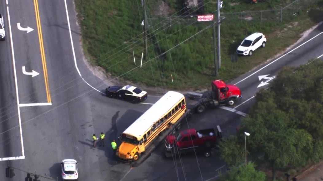 3 students, bus driver hospitalized in Seminole County school bus crash