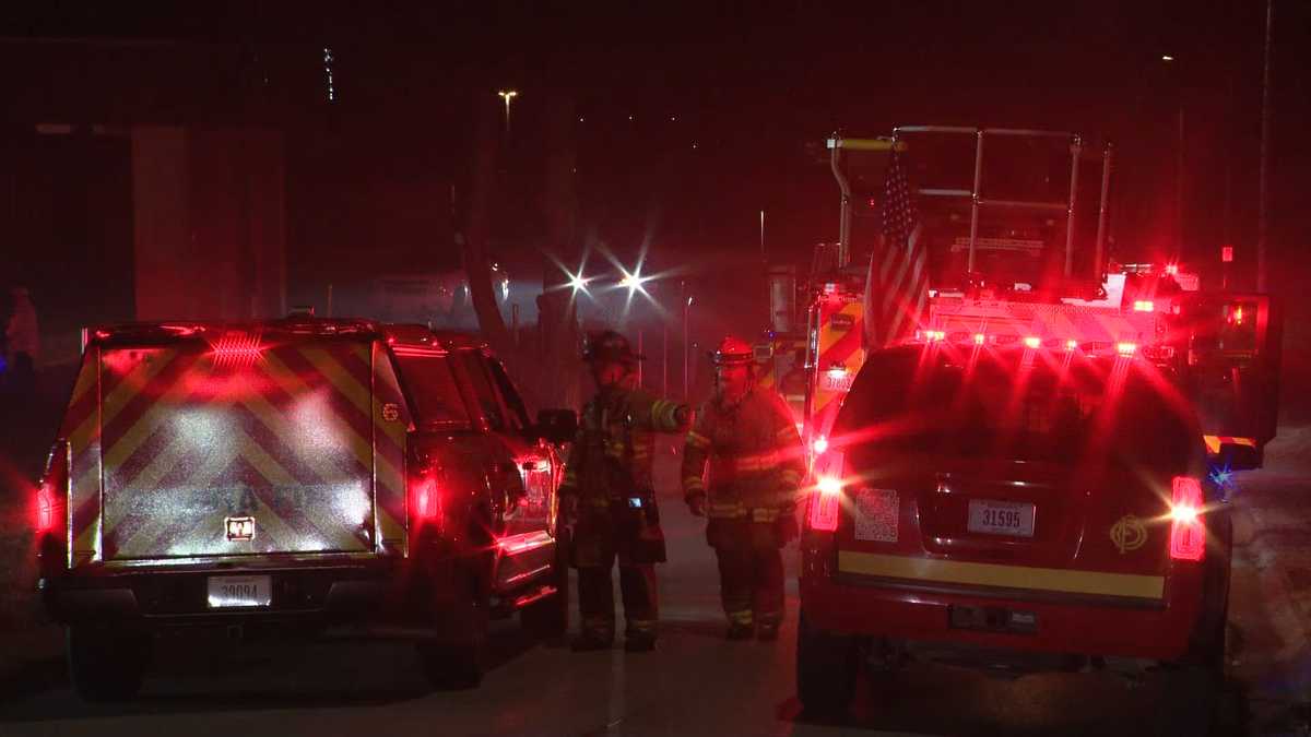 Omaha fire crews extinguish blaze at abandoned hotel