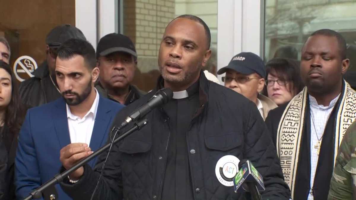 Pastor Les Simmons hopes to 'make change' after DA announcement