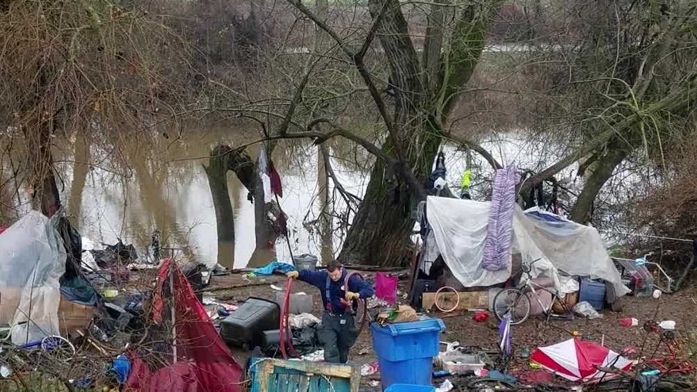 Union: Homeless encampments pose hazards to Sacramento firefighters
