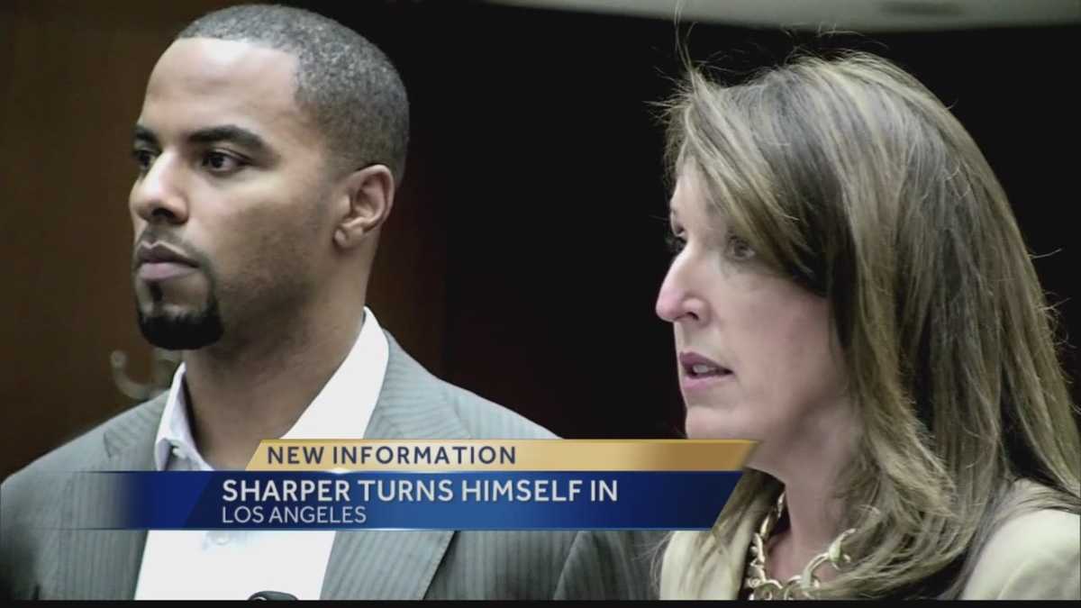 Former Packer Sharper turns himself in to police