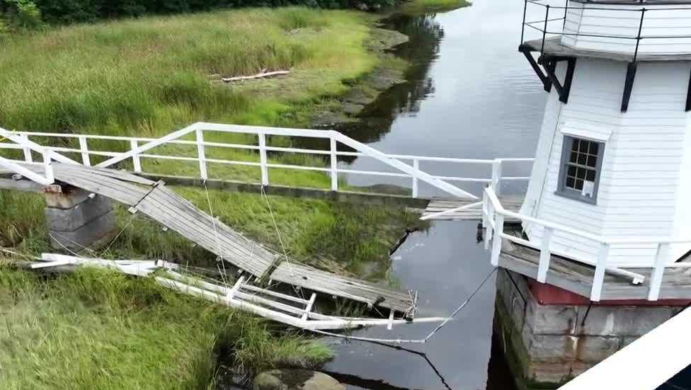 Walkway at Maine lighthouse collapses; 5 people hospitalized