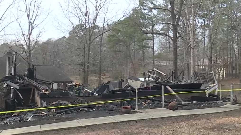 1 dead, 5 taken to hospital after Lake View fire