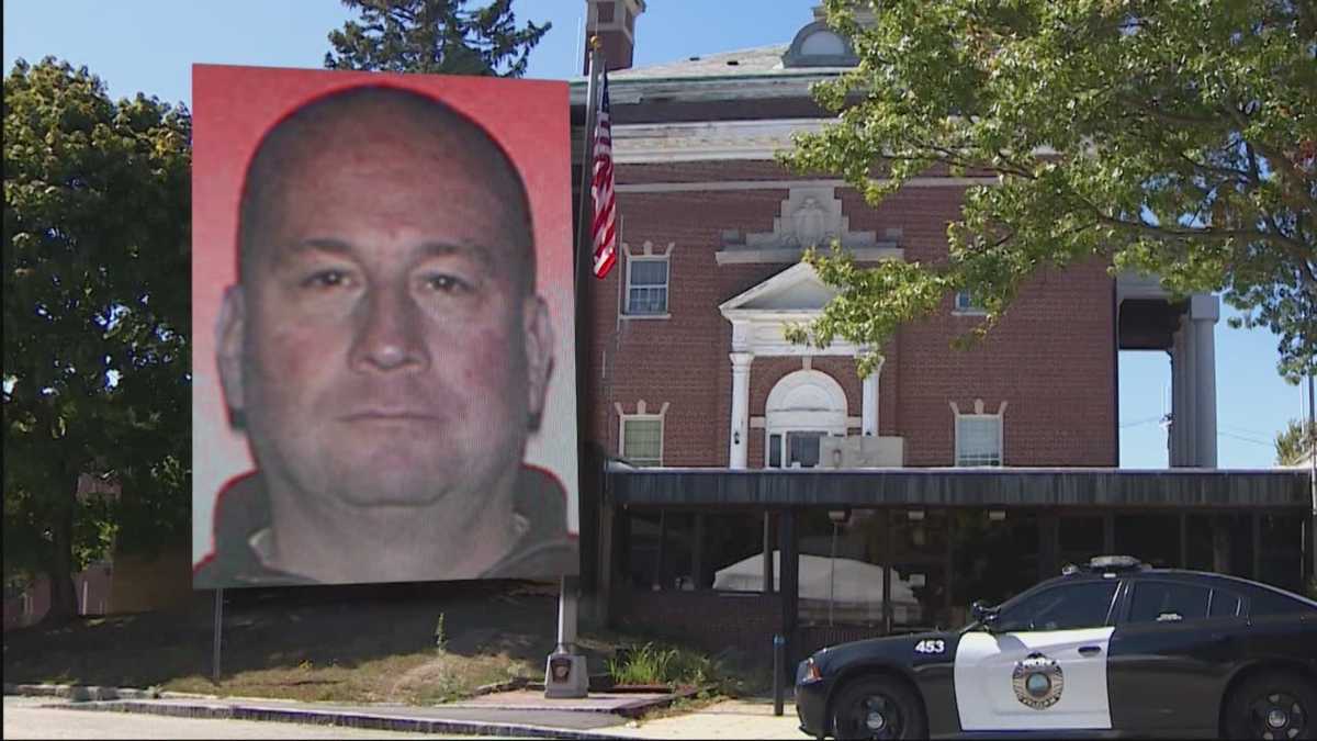 Former Hull police officer indicted on larceny charges