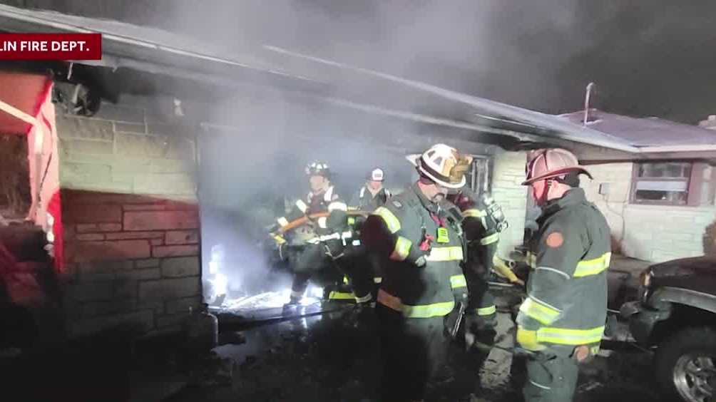 1 person hurt in overnight garage fire in Franklin