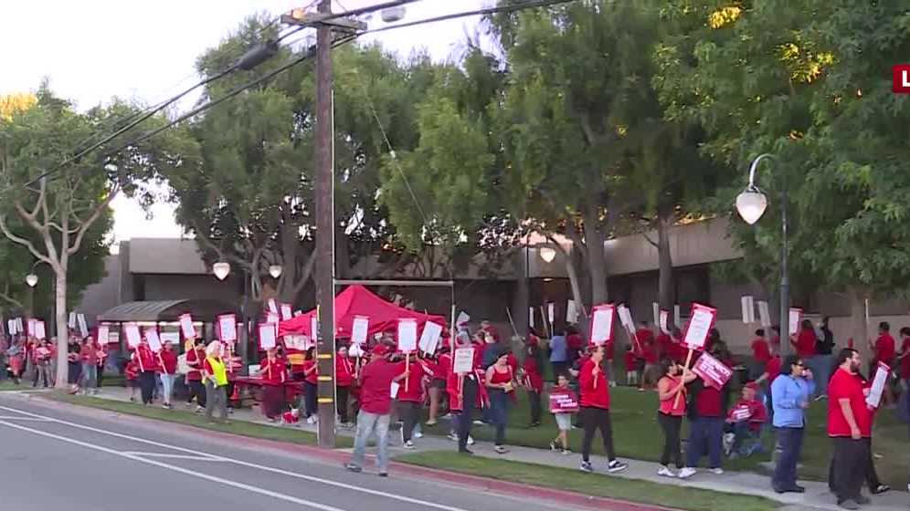 Nurses hold informational picket line at Salinas Valley Health