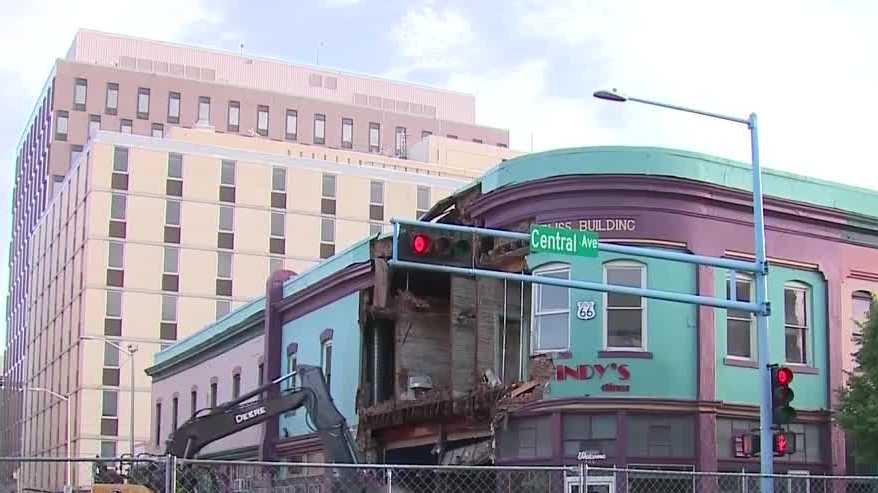 Demolition begins on former Lindy's Diner building