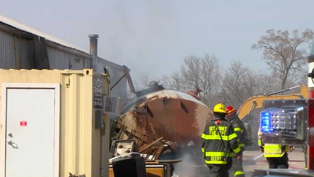 Des Moines crews respond to fire on city's southeast side