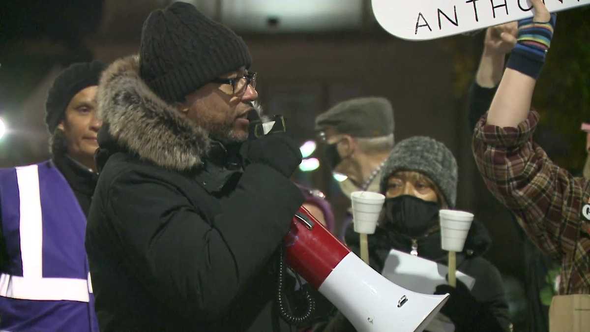 Video: Protesters march for Kyle Rittenhouse victims in Kenosha