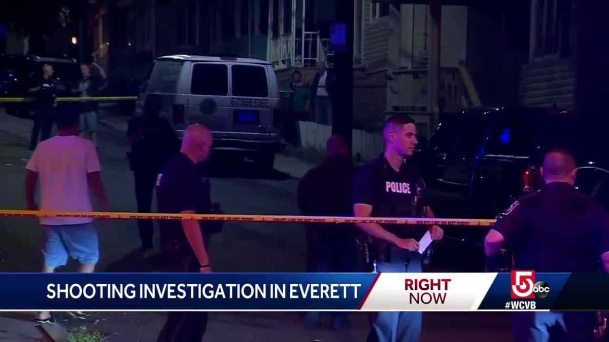 Police search for suspects after man shot in Everett