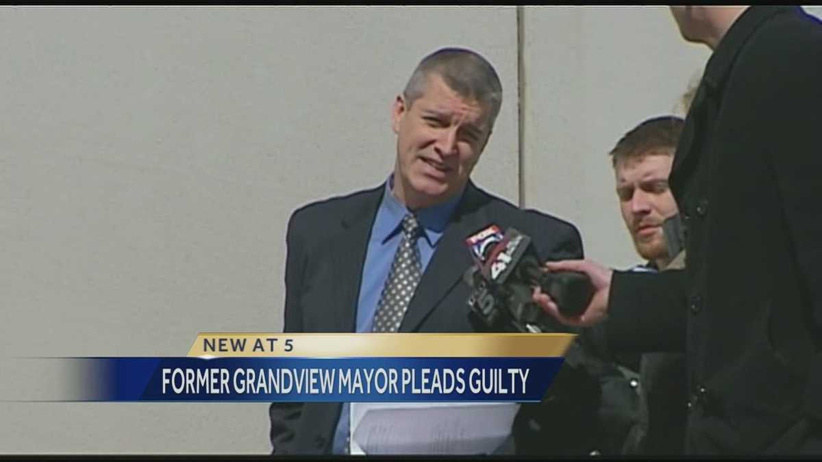 Former Grandview mayor gets show of support after guilty plea