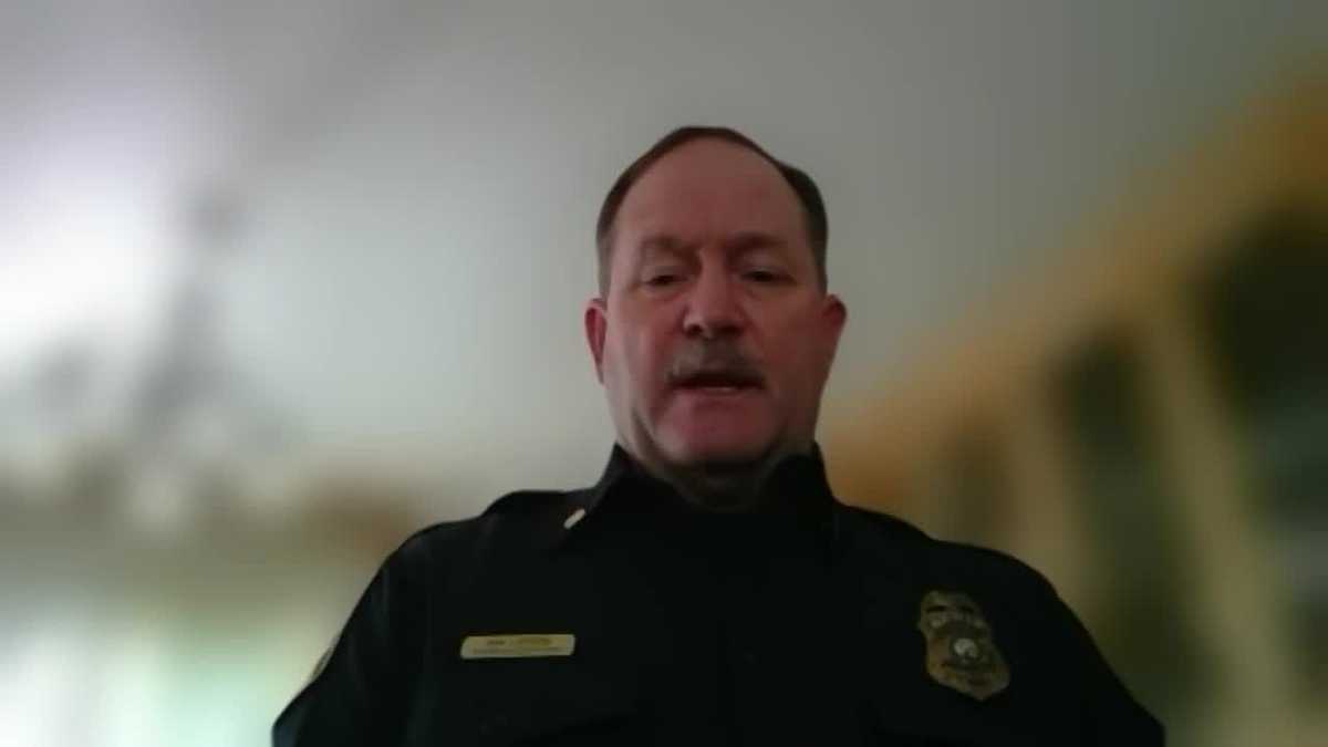 Santa Cruz County fire chief announces his retirement.