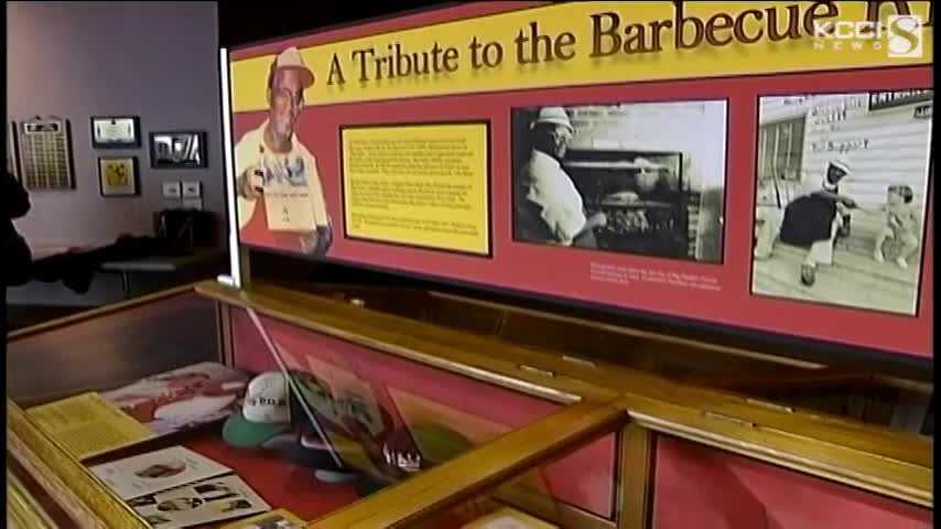 KCCI Archive: Iowans visit tribute exhibit to Isaac ‘Big Daddy’ Seymour