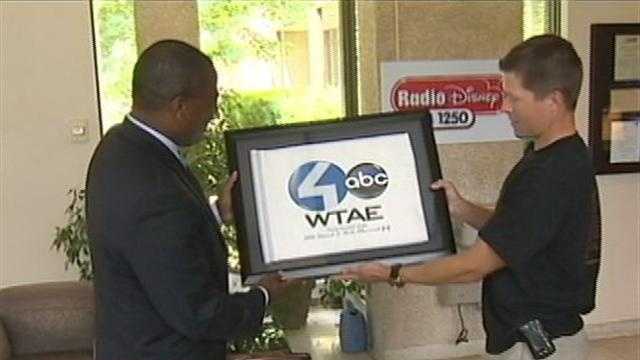 Family of Sam Hicks presents WTAE with golf flag from memorial tournament