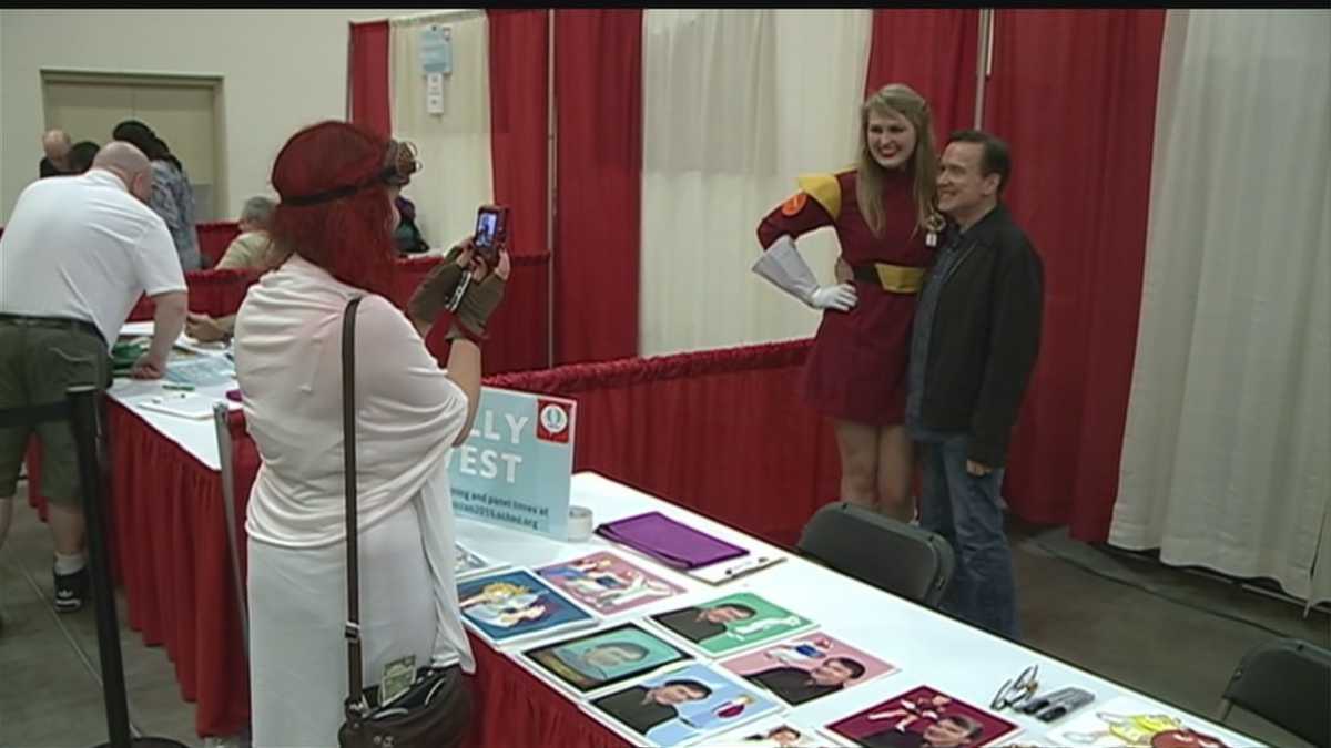 O Comic Con brings celebrities and hundreds of fans to the Mid-America ...