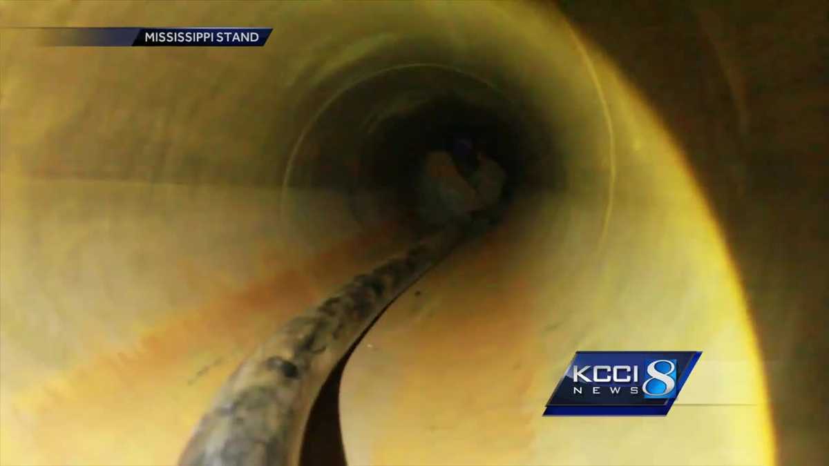 Protesters halt pipeline work by crawling into pipe