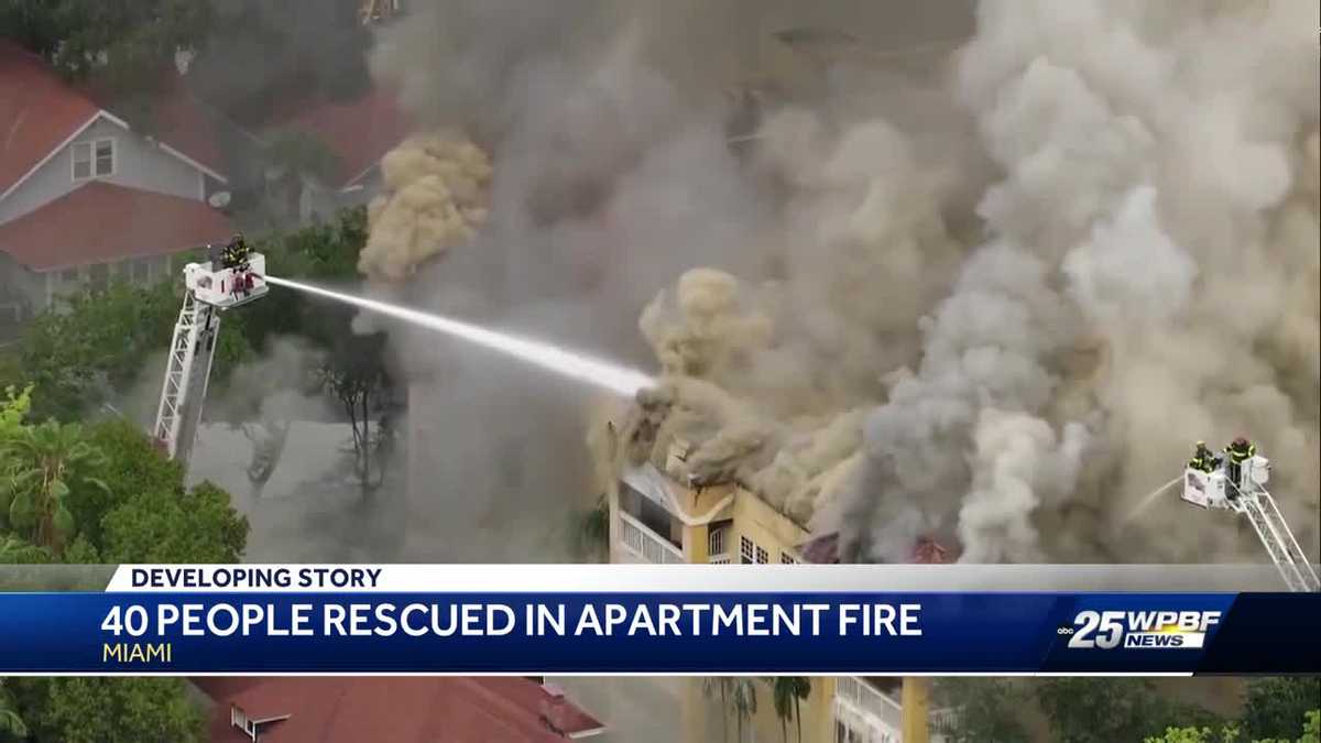 Massive fire at 4-story Miami apartment building displaces at least 40 ...