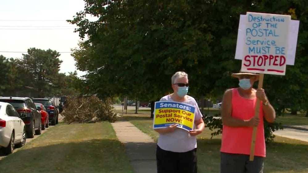 Protesters stand outside of Ankeny post office in support of USPS