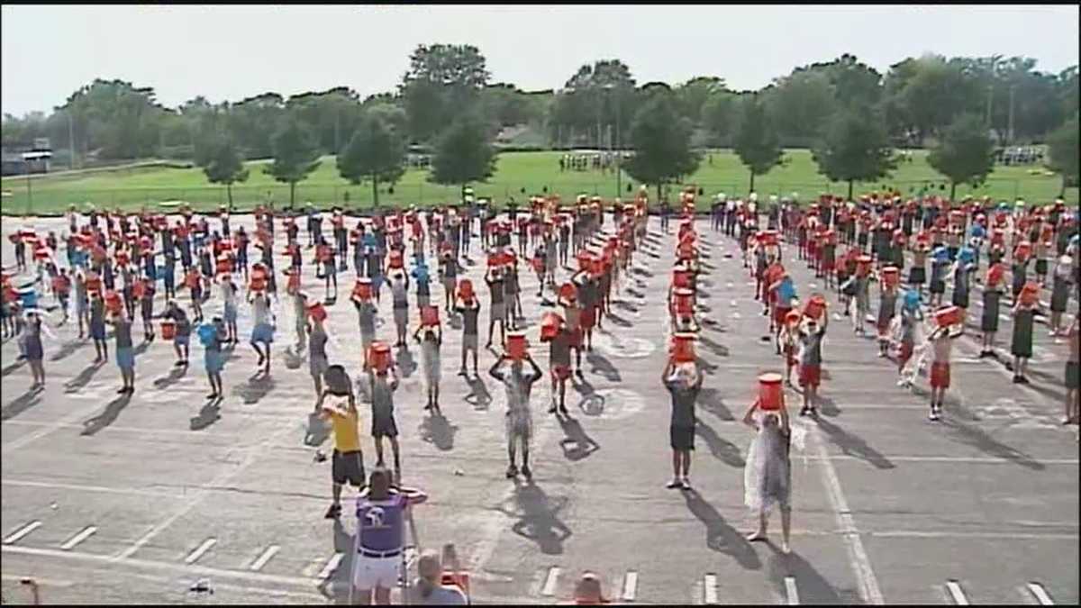 Marching band does mass ice bucket challenge