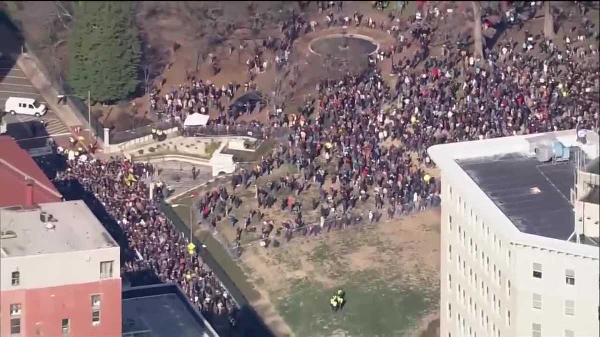 Gun Rights Supporters Hold Massive Rally In Virginia