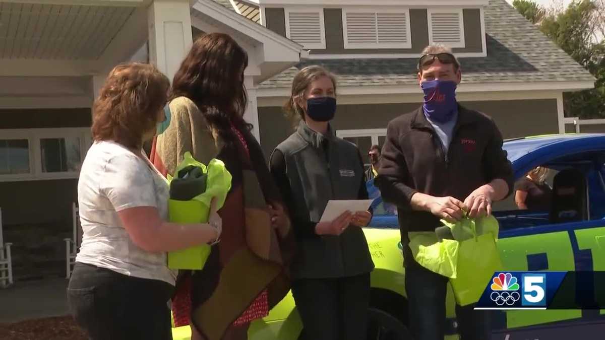 Siblings honor their mother in donation to Respite House