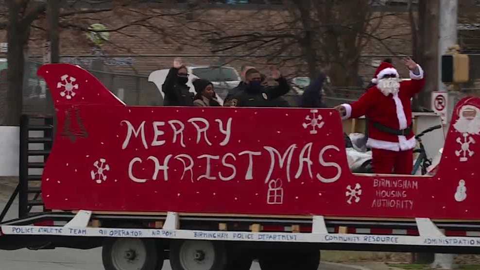 Birmingham police and Santa deliver Christmas presents in sleigh