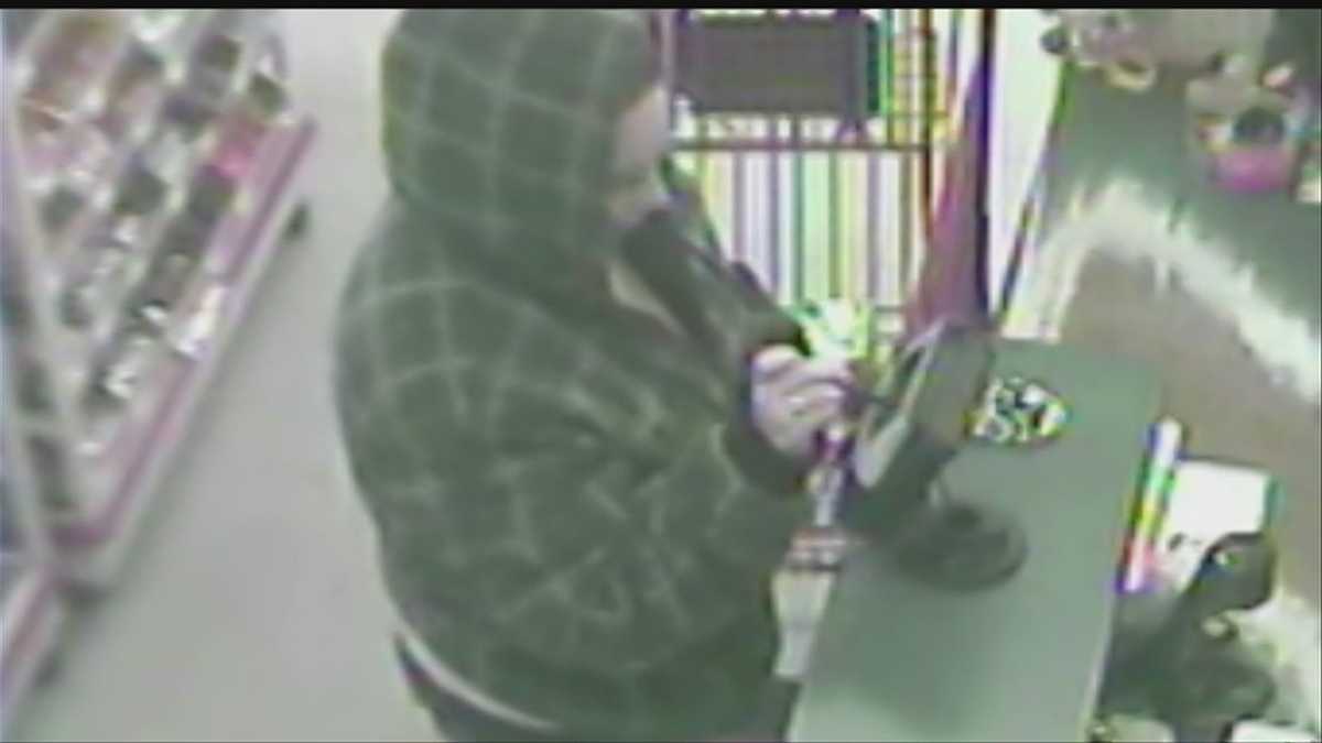 Crime Stoppers: Woman uses stolen credit cards - KETV